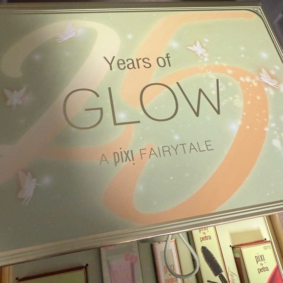 Pixi | Makeup | Pixi Beauty A Pixi Fairytale Years Of Glow Pr Set New ...